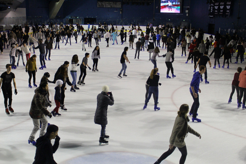 "Arena On Ice" : patinoire éphémère de 1800 m² à l'AccorHotels Arena de ...
