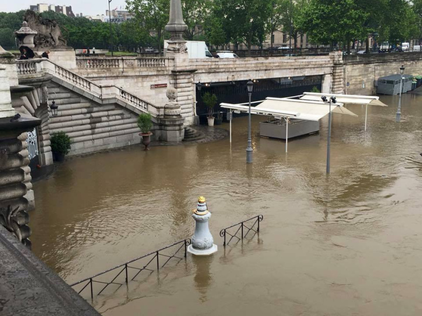 Album Photos Inondations Paris : les berges et péniches