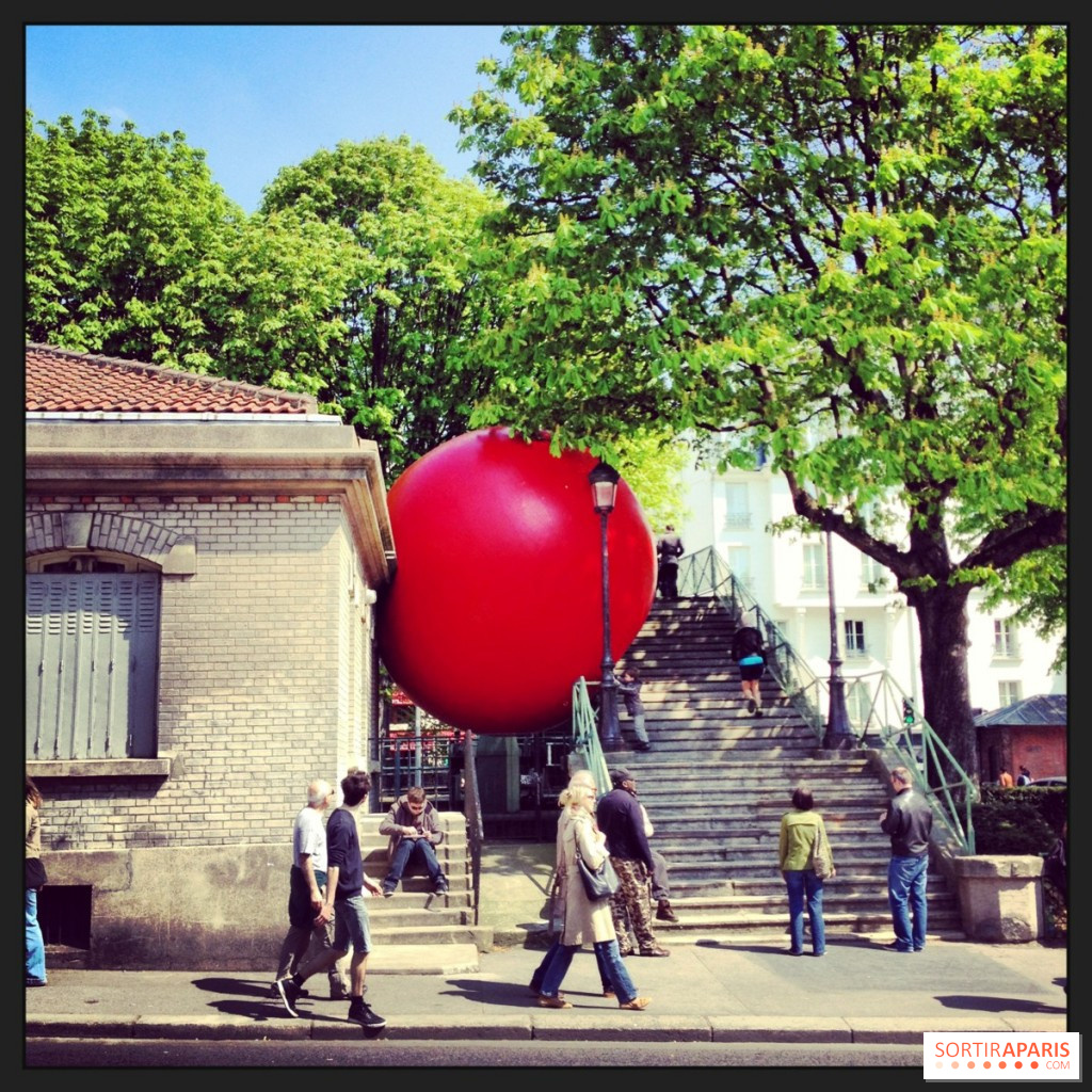 Le RedBall Project de Kurt Perschke débarque à Paris - Sortiraparis.com