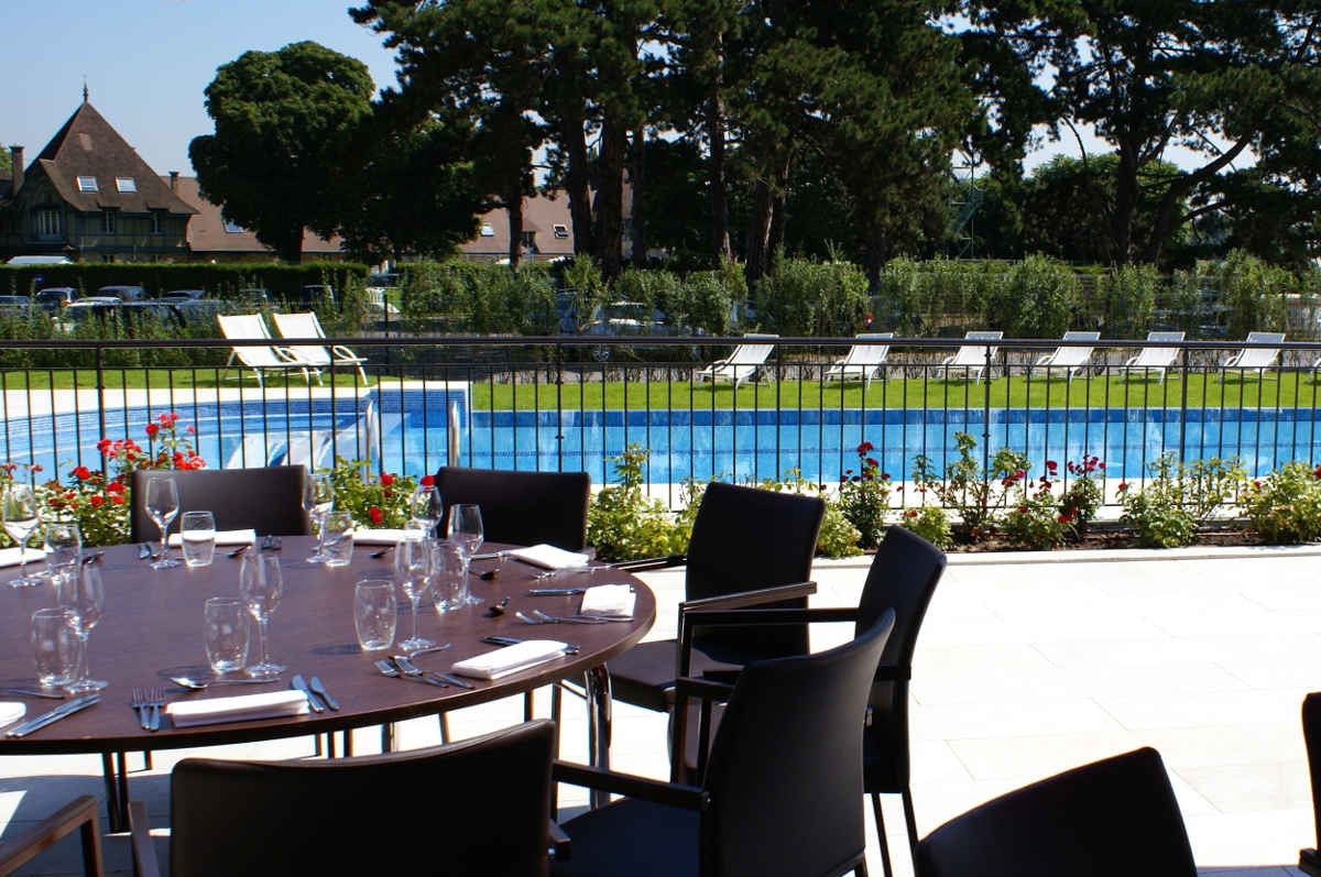 Ouverture du H, restaurant du Renaissance Paris Hippodrome de Saint ...