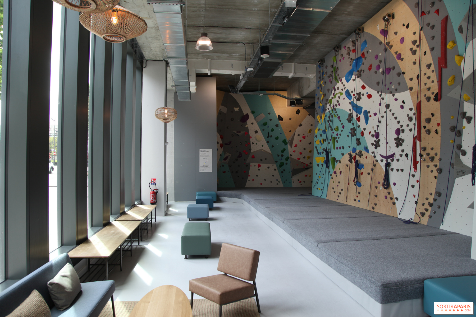 Climb Up, la plus grande salle d'escalade de France ouvre à Paris - nos ...