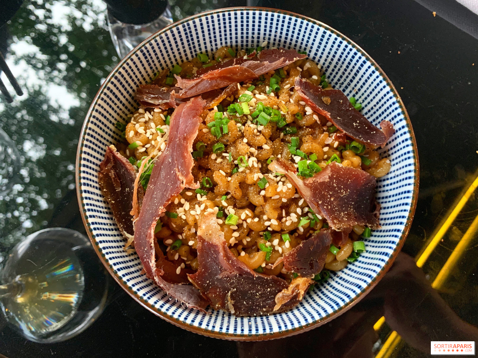 Nomikaï, assiettes à partager inspirées et vins nature insolites ...