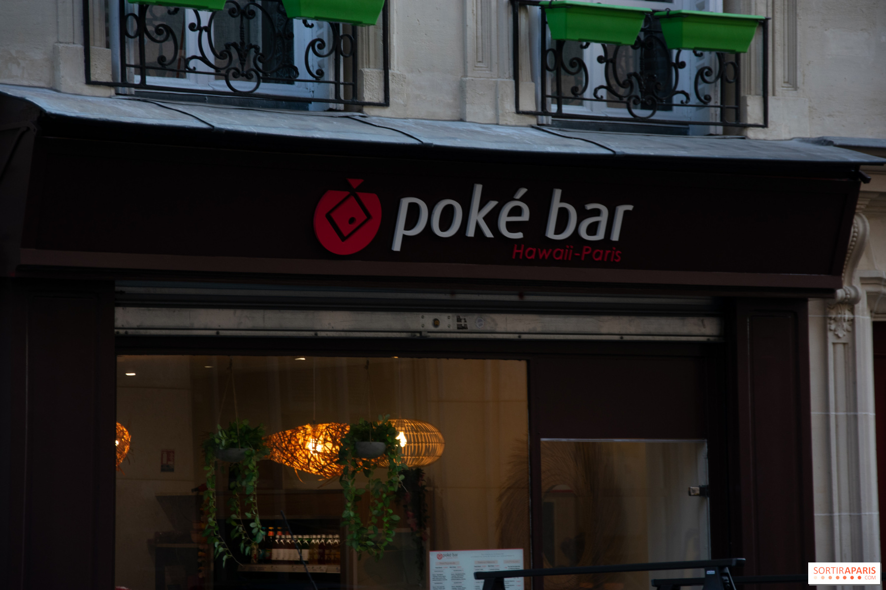 Poké Bar et ses Poke Bowls posent leurs valises à deux pas des Champs ...