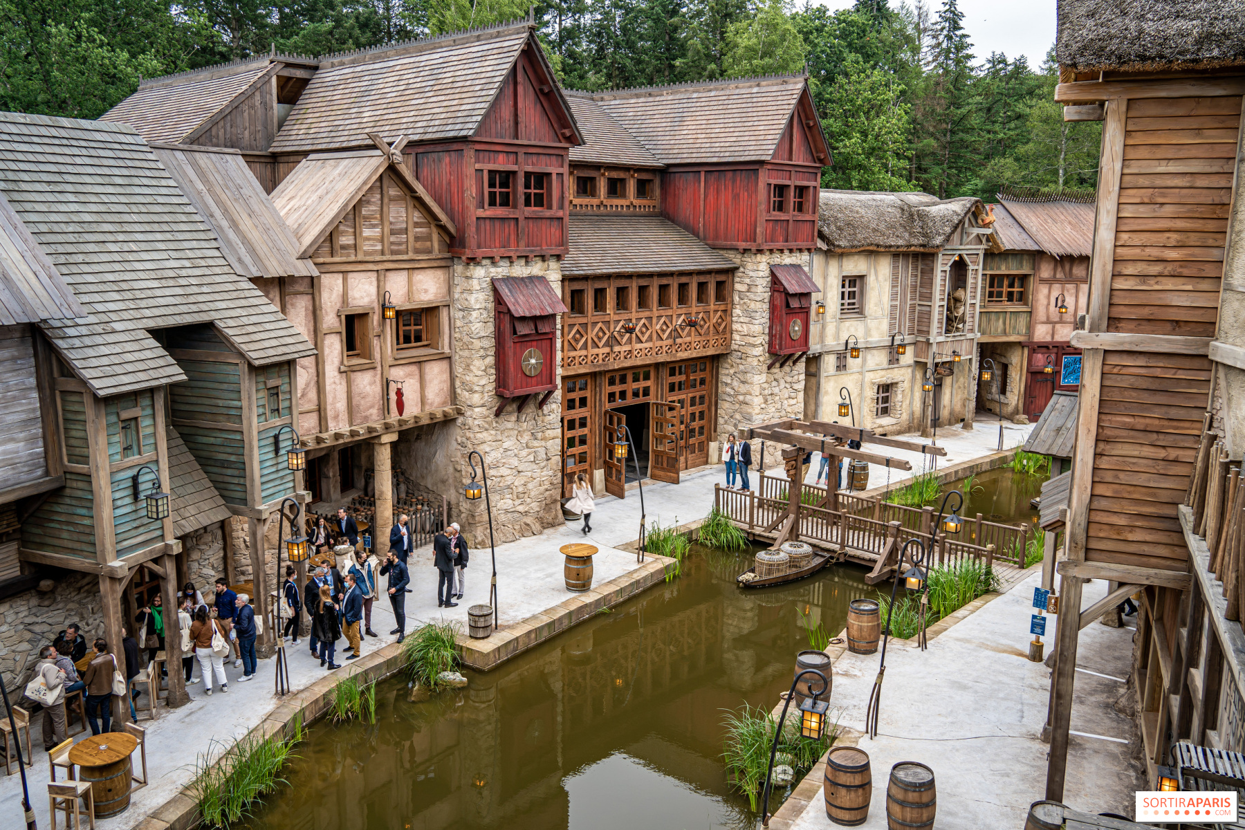 Les Quais de Lutèce, l'hôtel du Parc Astérix inauguré - Sortiraparis.com